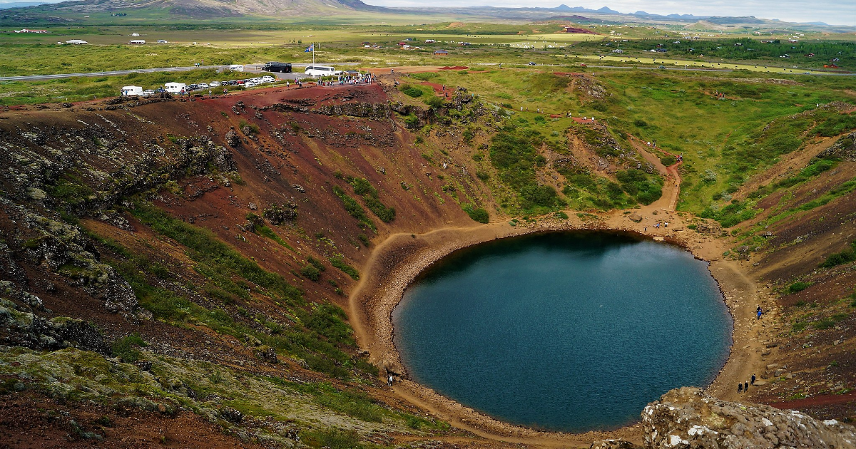 Picture of Icelandic lake has been edited – Full Fact