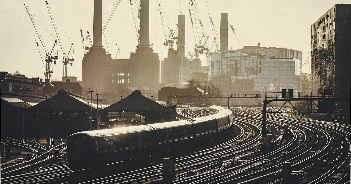How much do rail sector workers earn? – Full Fact