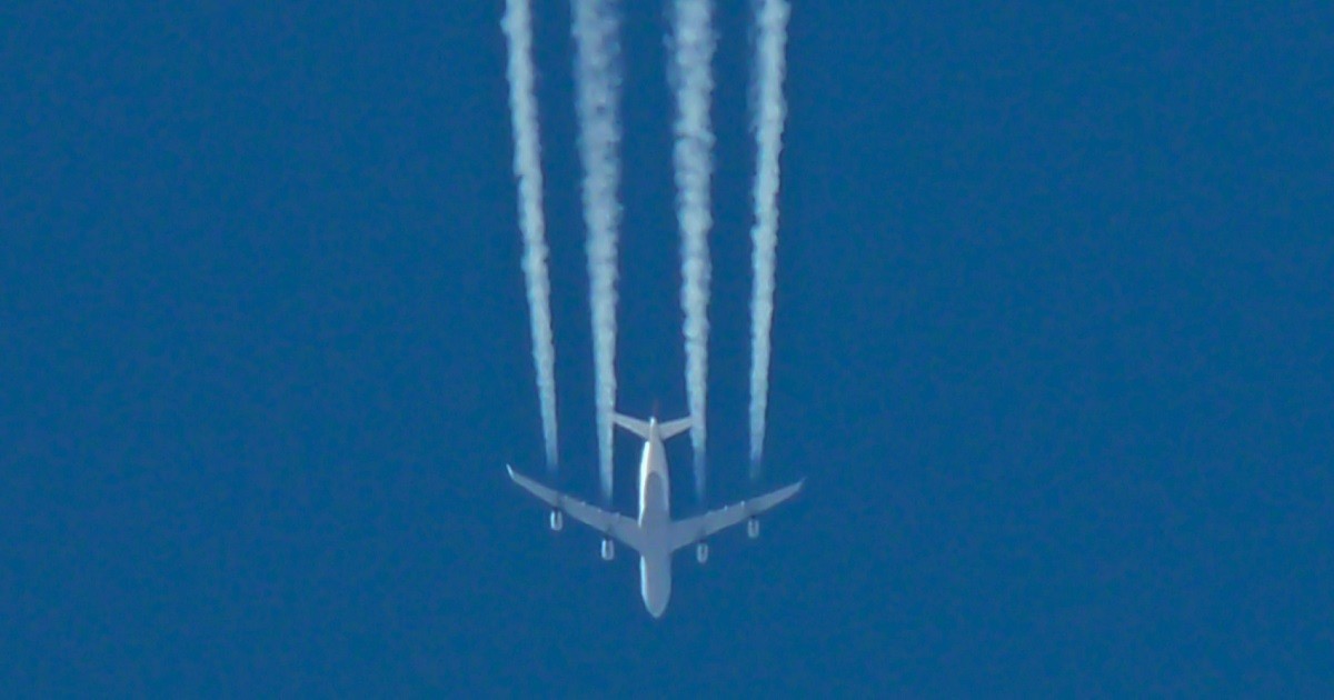 Photographs of aeroplanes don’t prove existence of ‘chemtrails’ – Full Fact