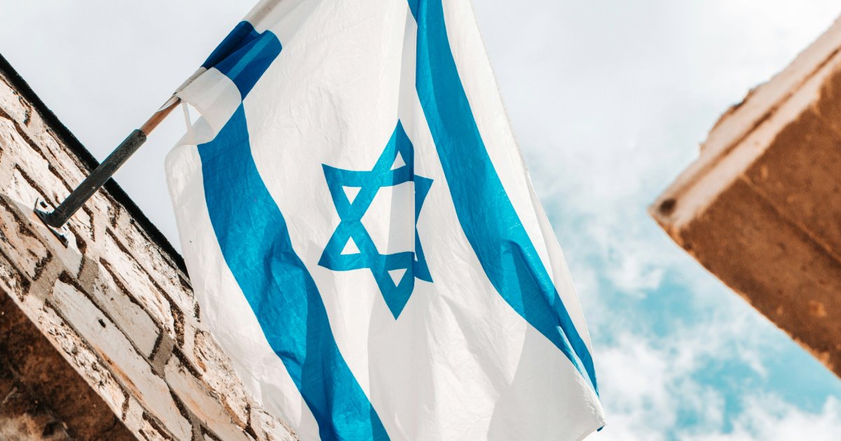 Picture of Bono and Bob Geldof holding Israeli flags is AI-generated ...