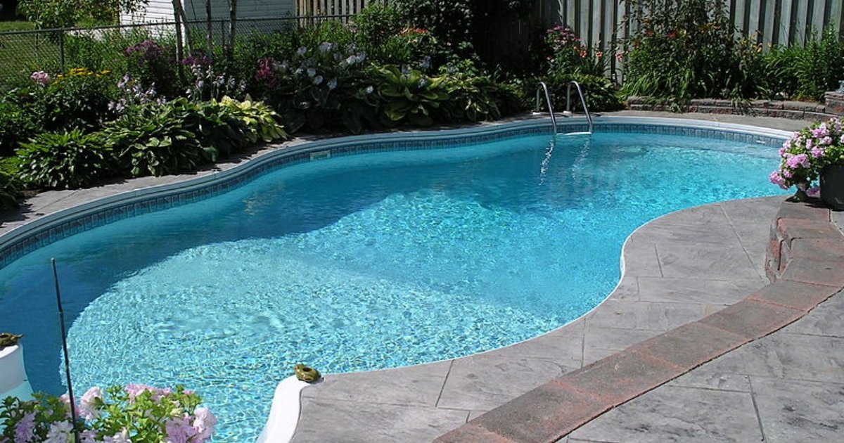 Experts do not advise cleaning swimming pools with vodka – Full Fact