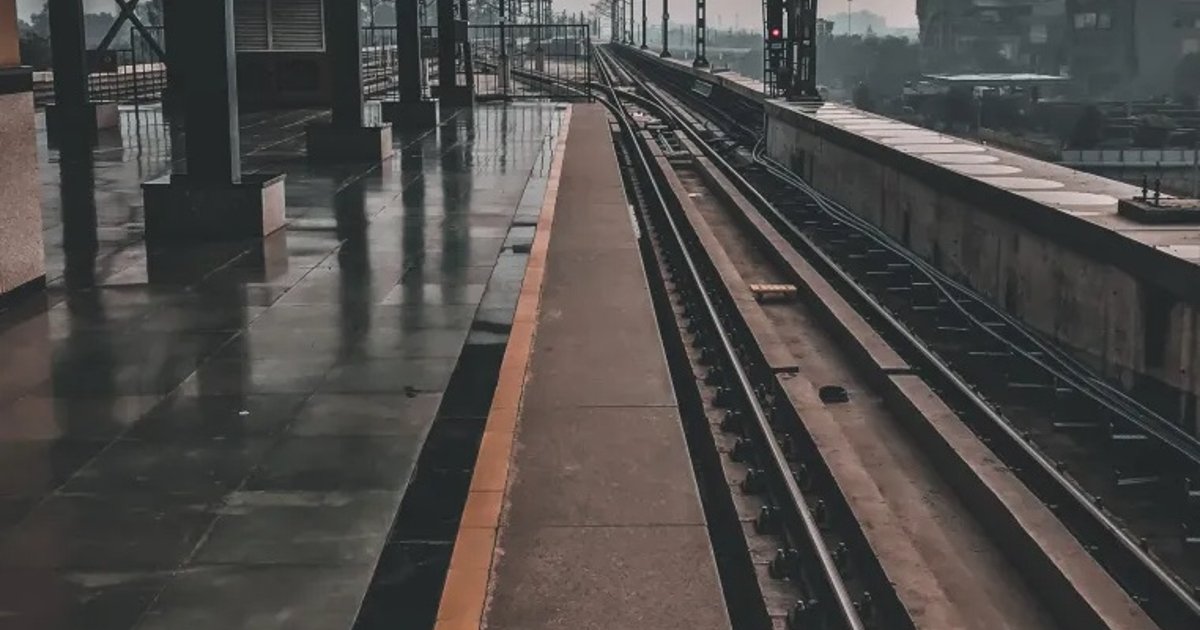 Video does not show ‘Muslim black man’ pushing child off train platform ...